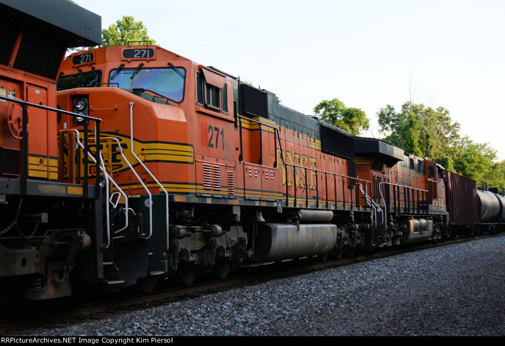 BNSF 271